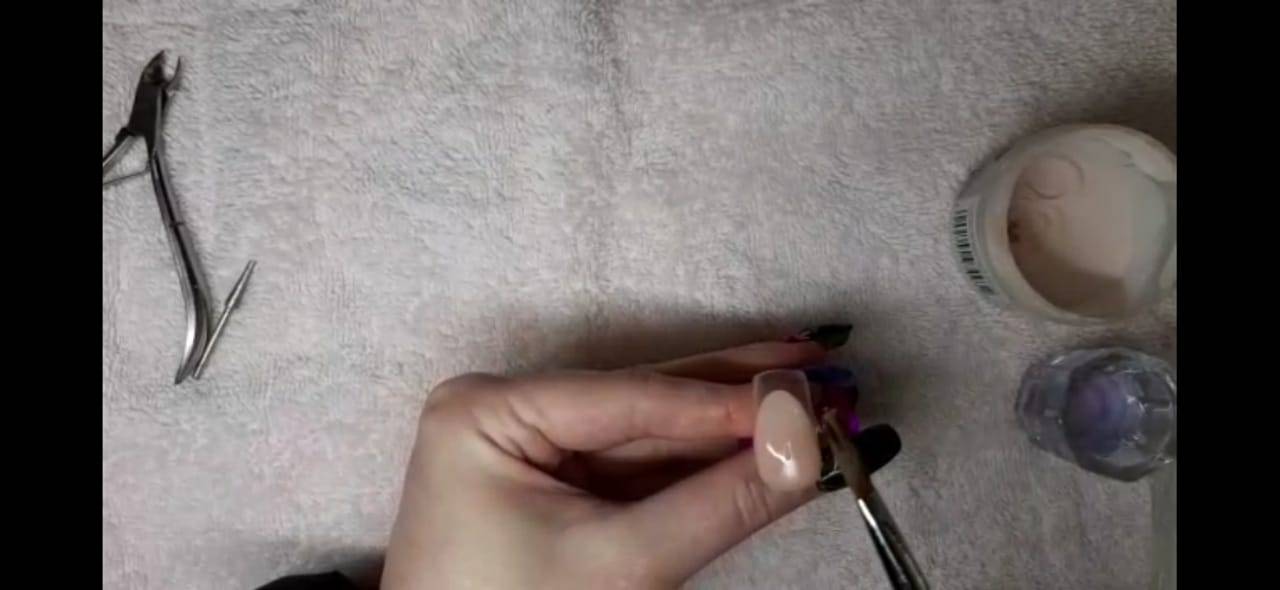 Perfect French smile line in these 9 easy steps – The Nail Tech Diaries